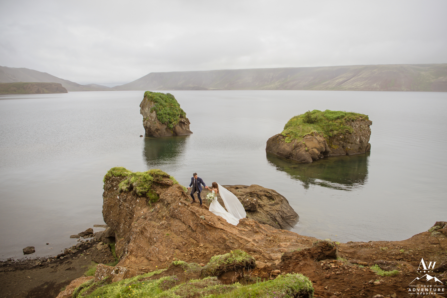 Reykjanes Hot Spring for Two: Skatalaug | Iceland Wedding Planner