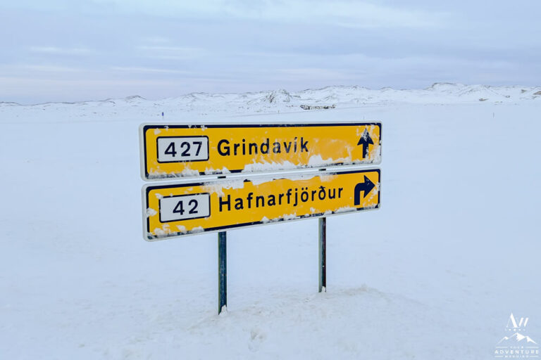 Reykjanes Hot Spring for Two: Skatalaug | Iceland Wedding Planner